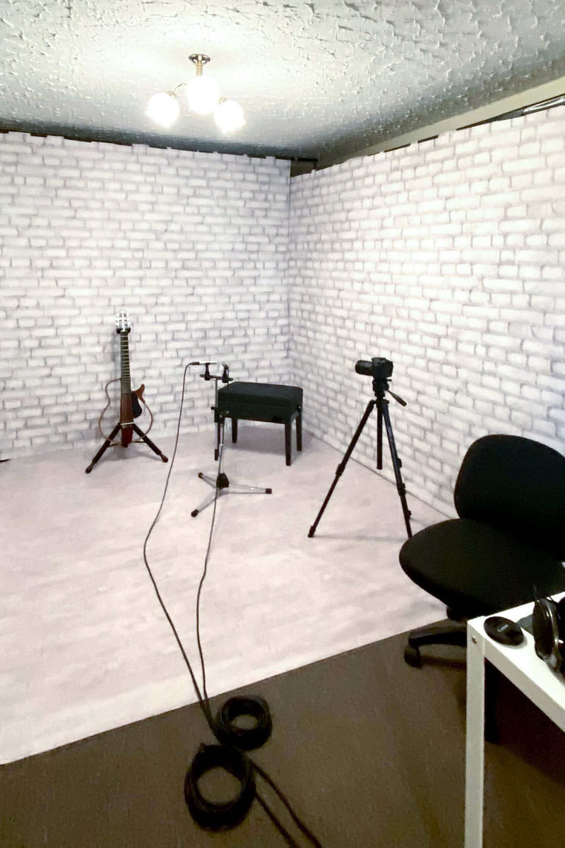 setupoflargebackdropstomakeacornerstudio_d6188136-6a29-4540-b2f0 ...